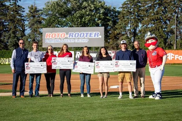 St. Cloud Rox Give Five Students Help for College | KNSI