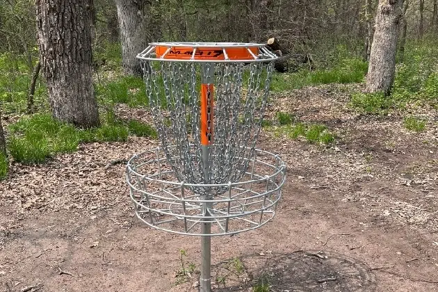 New Disc Golf Baskets Greet Players at Mississippi River County Park | KNSI
