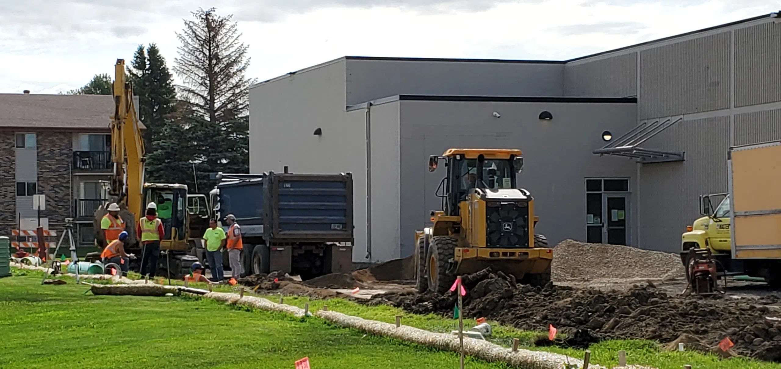 Underground electric line hit, power knocked out to more 300 Xcel ...