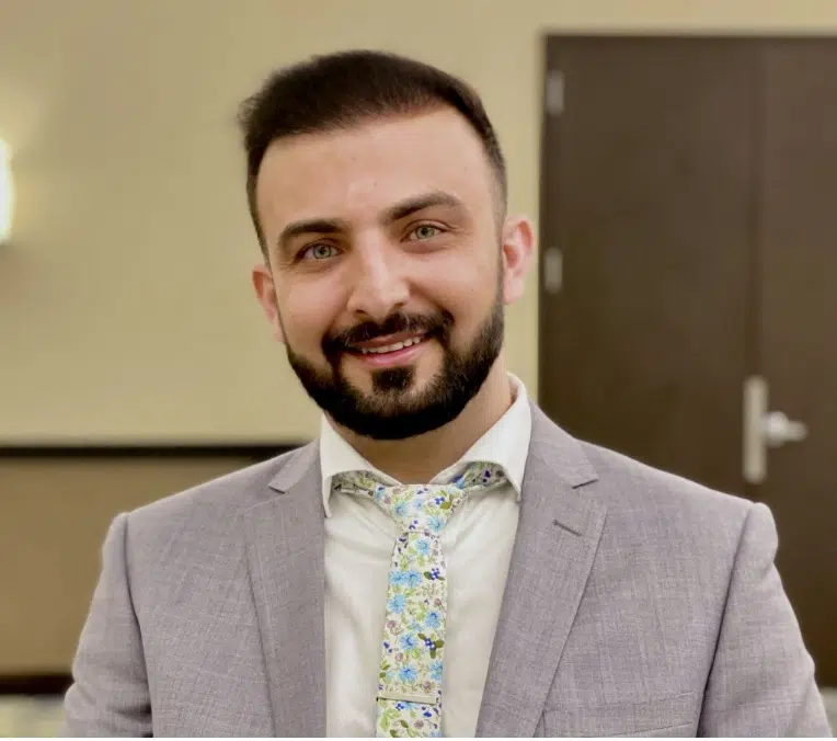 Farok seeks endorsement for state senate seat | Froggy 99.9 KVOX