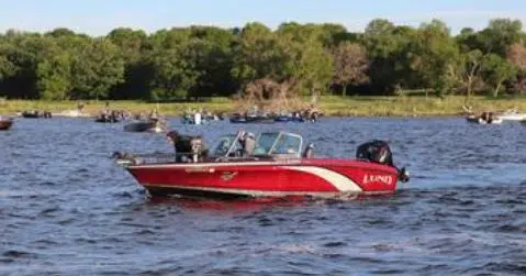 Four people rescued from capsized boat on Devils Lake | Froggy 99.9 KVOX