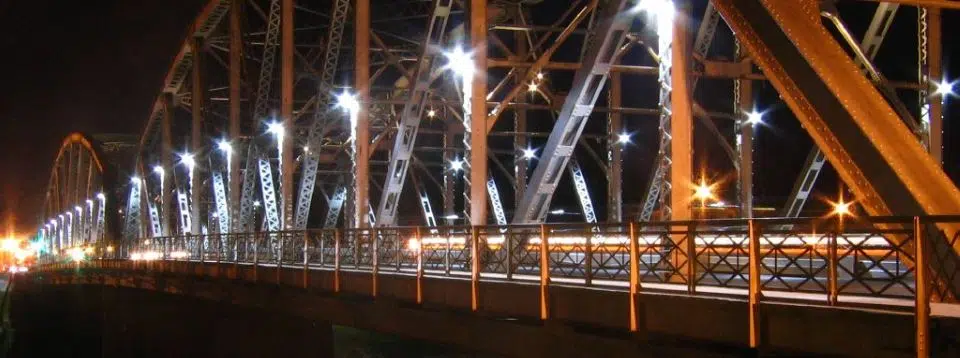 Crews search Red River in East Grand Forks for missing man | Y94