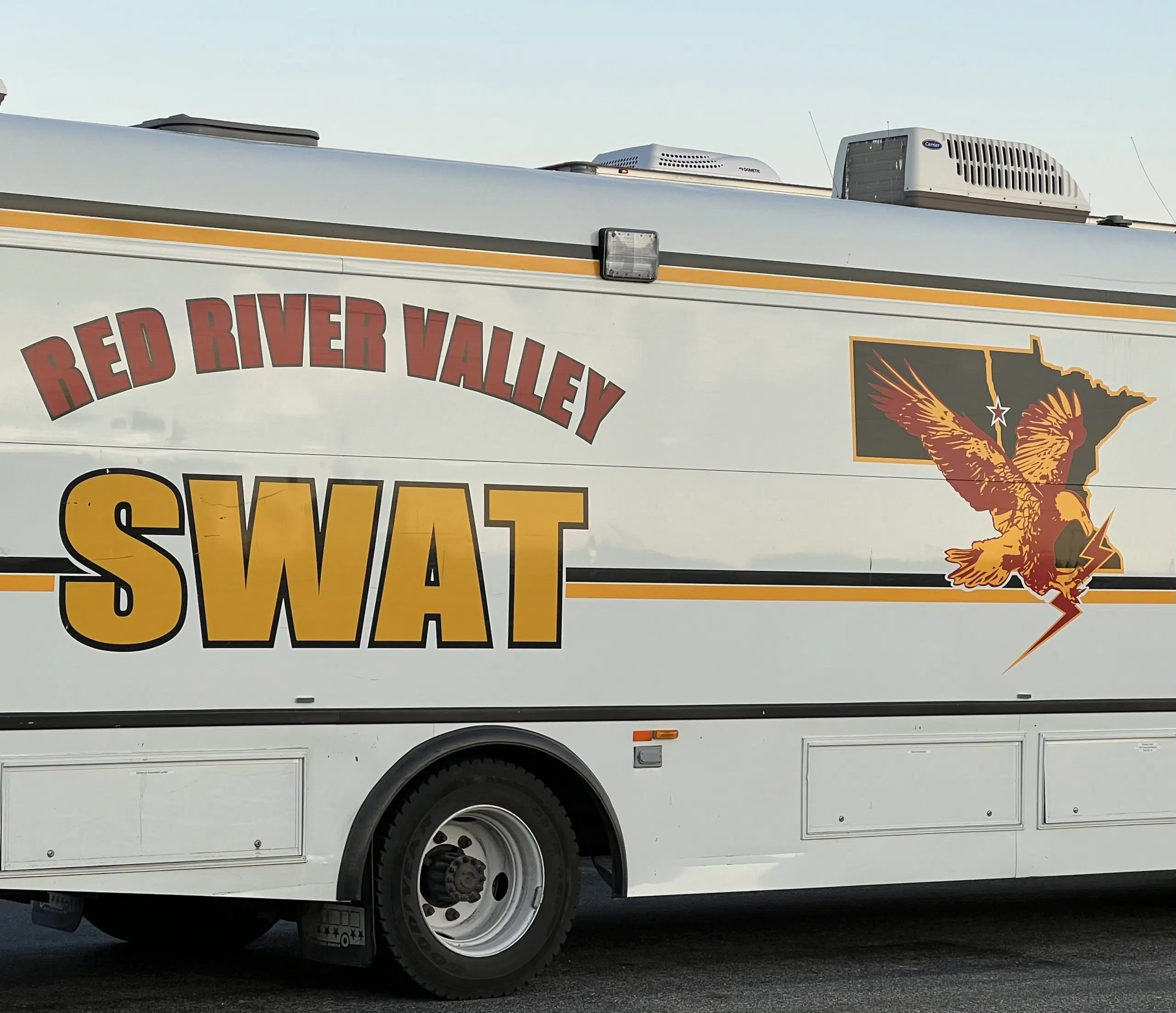 5 questioned after high-risk warrant in south Fargo | Y94