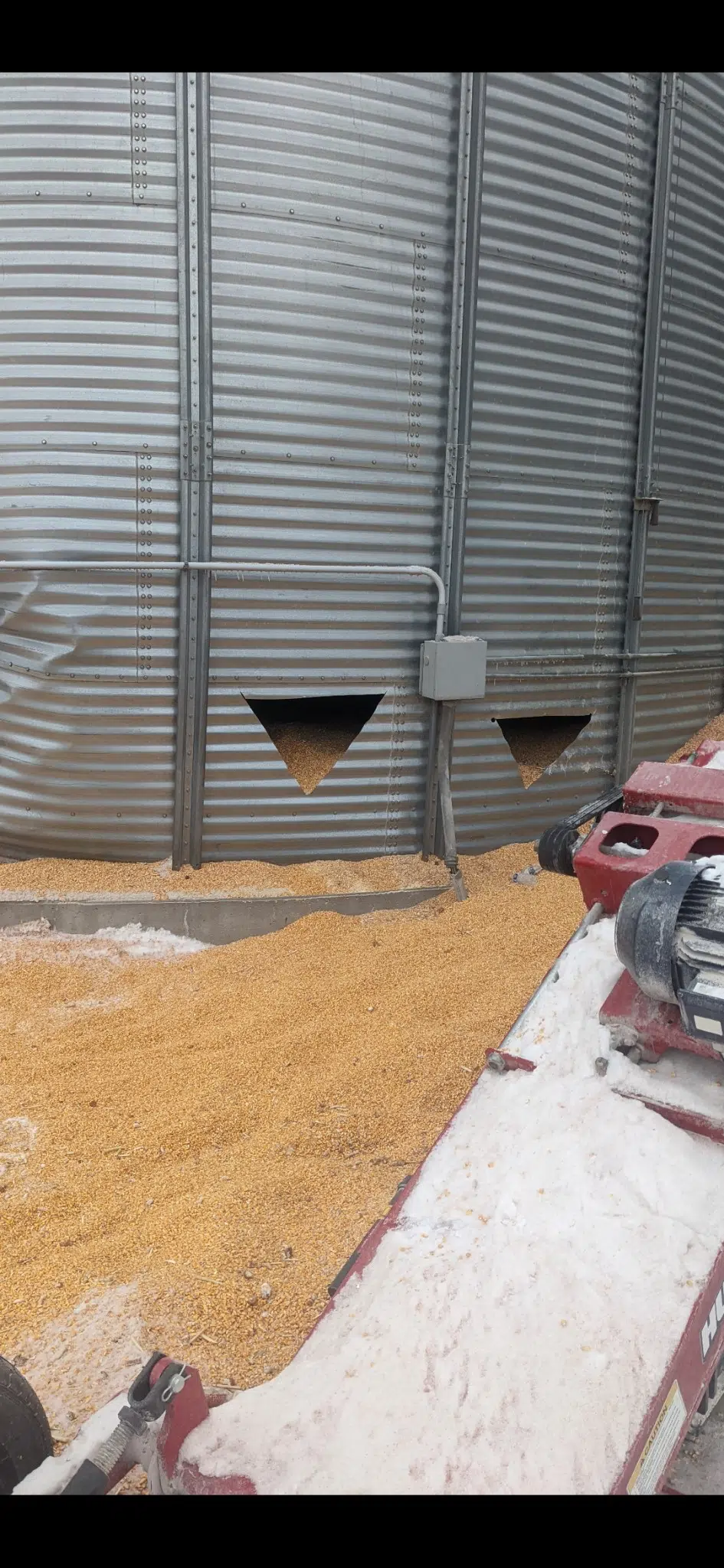 Man rescued after becoming trapped in grain bin northwest of Fargo ...