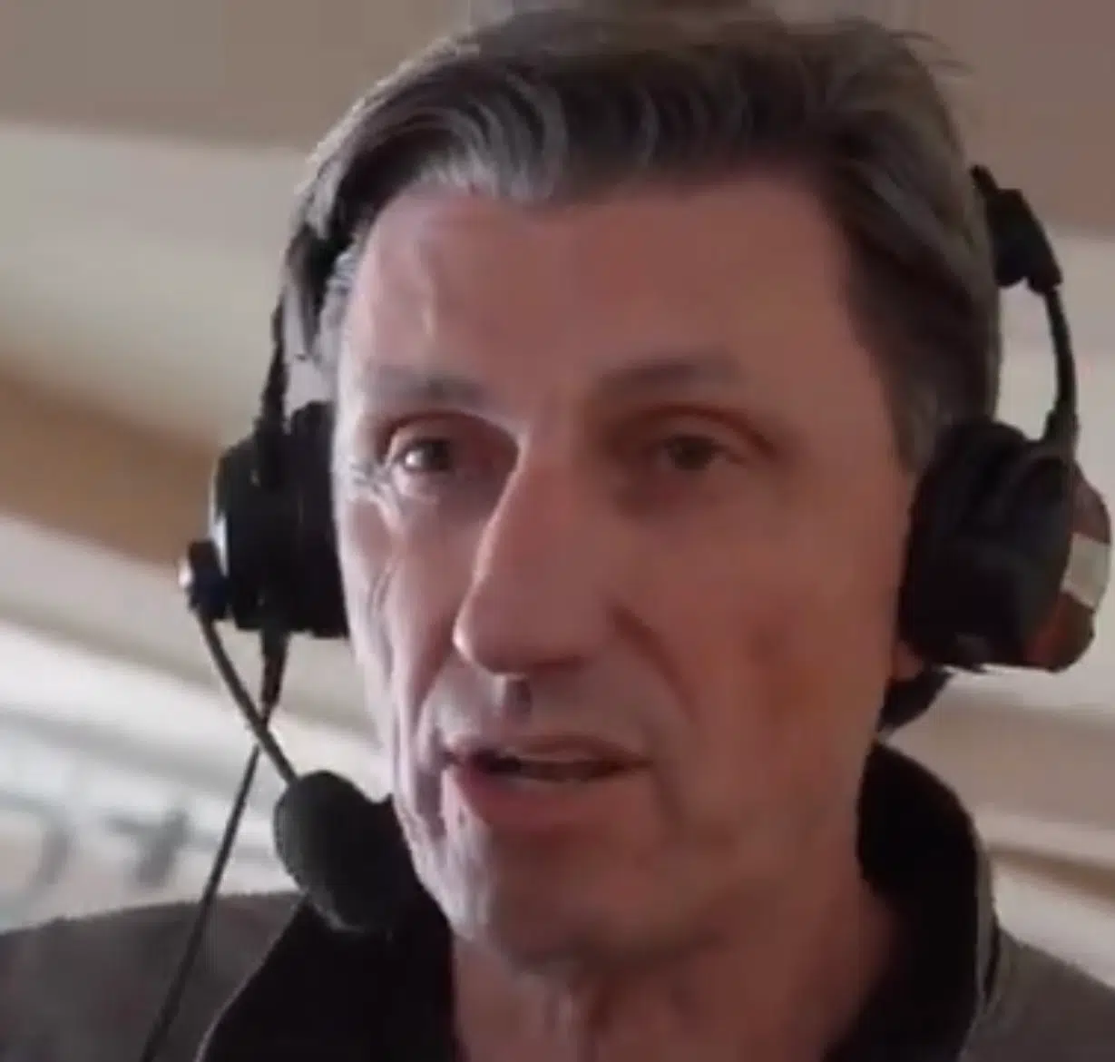 Travis Dunn, UND national champion hockey player and award-winning broadcaster, dies at 65 ...