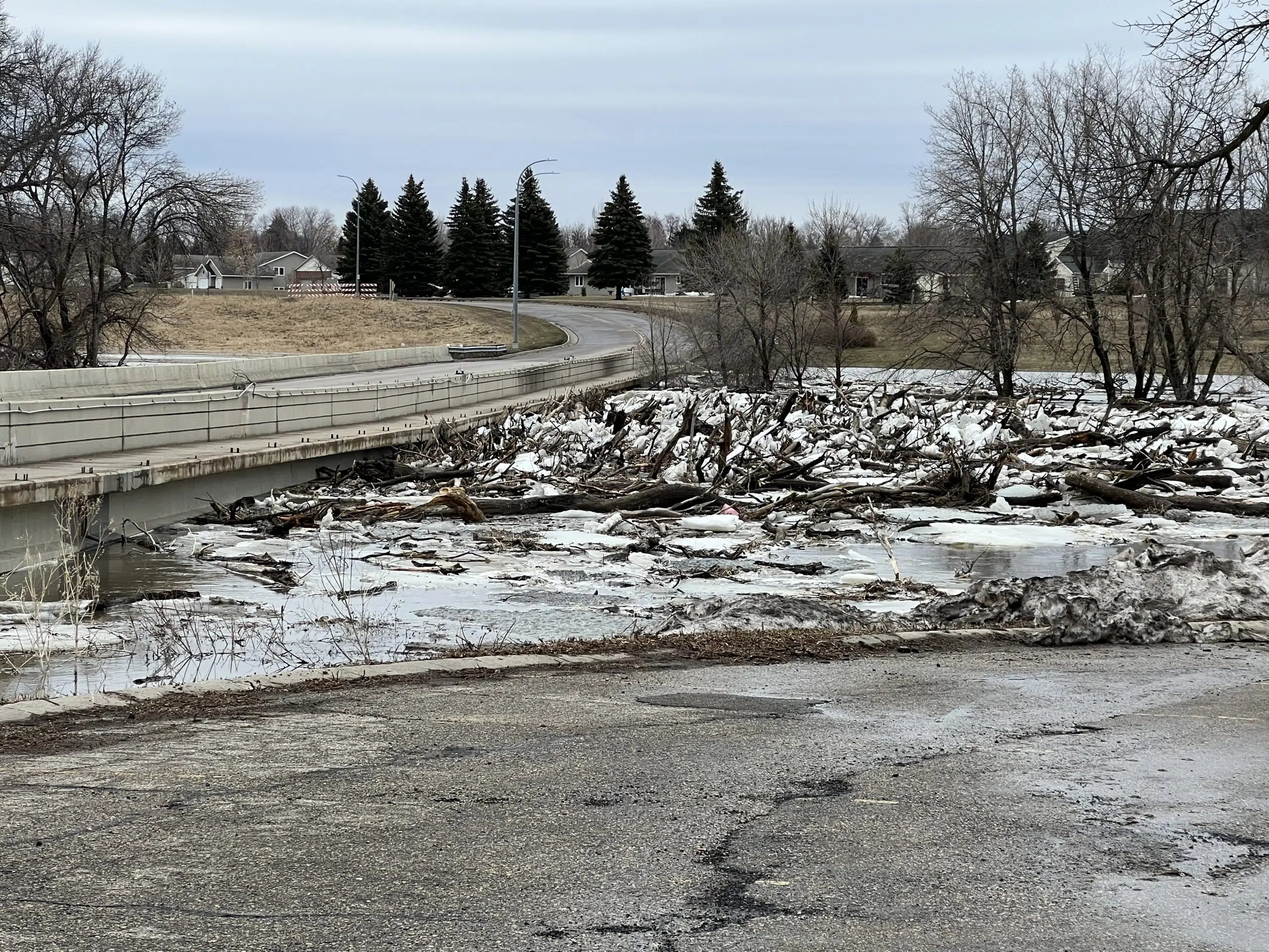 Red River in Fargo now expected to crest at 33.5 feet | 740 The FAN