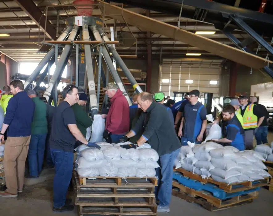 40,000 sandbags filled Tuesday, volunteers still needed at Sandbag ...