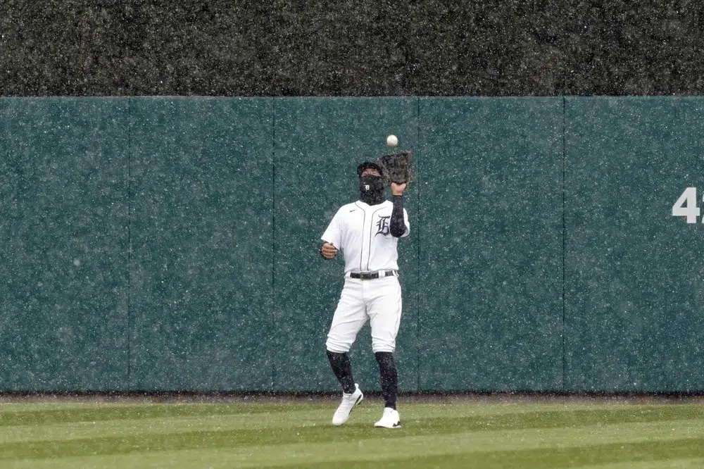 Opening Day: Snow, stars, fans and a virus postponement | The Mighty ...