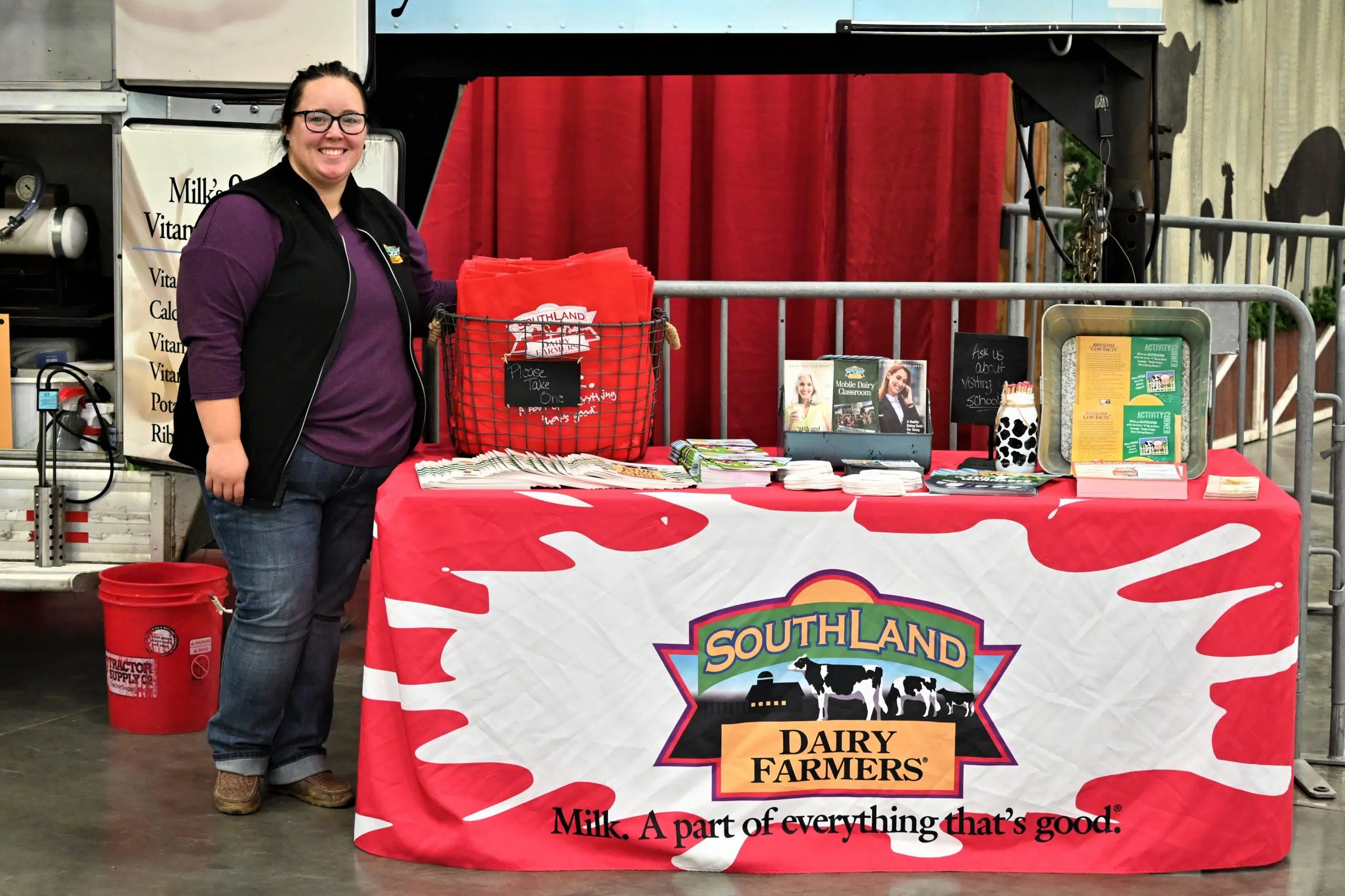 Mobile Dairy Teaches Students About The Industry | 1330 & 101.5 WHBL