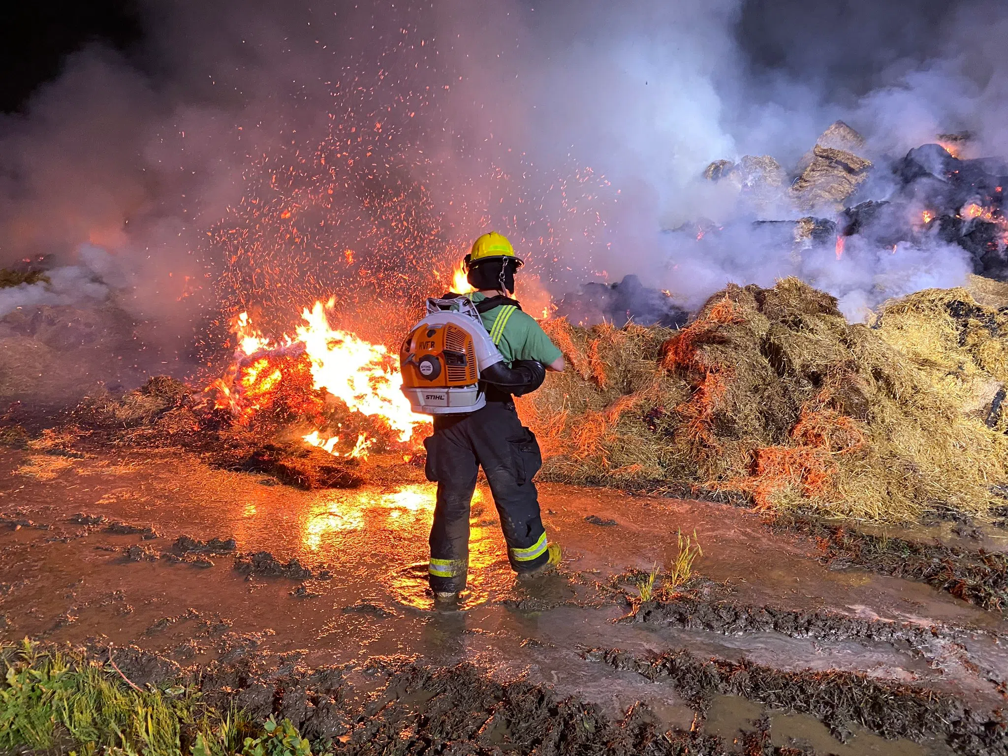 Large Straw Bale Fire In Stayner | Country 93