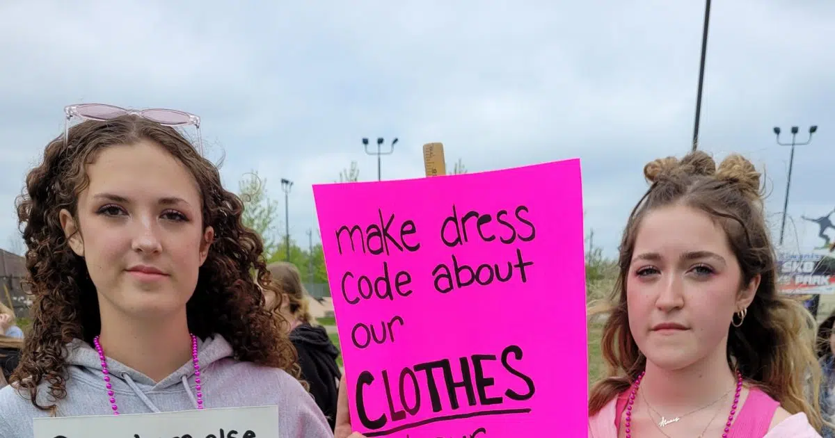 St Mary’s Students In Owen Sound Protest Their Dress Code | Country 93