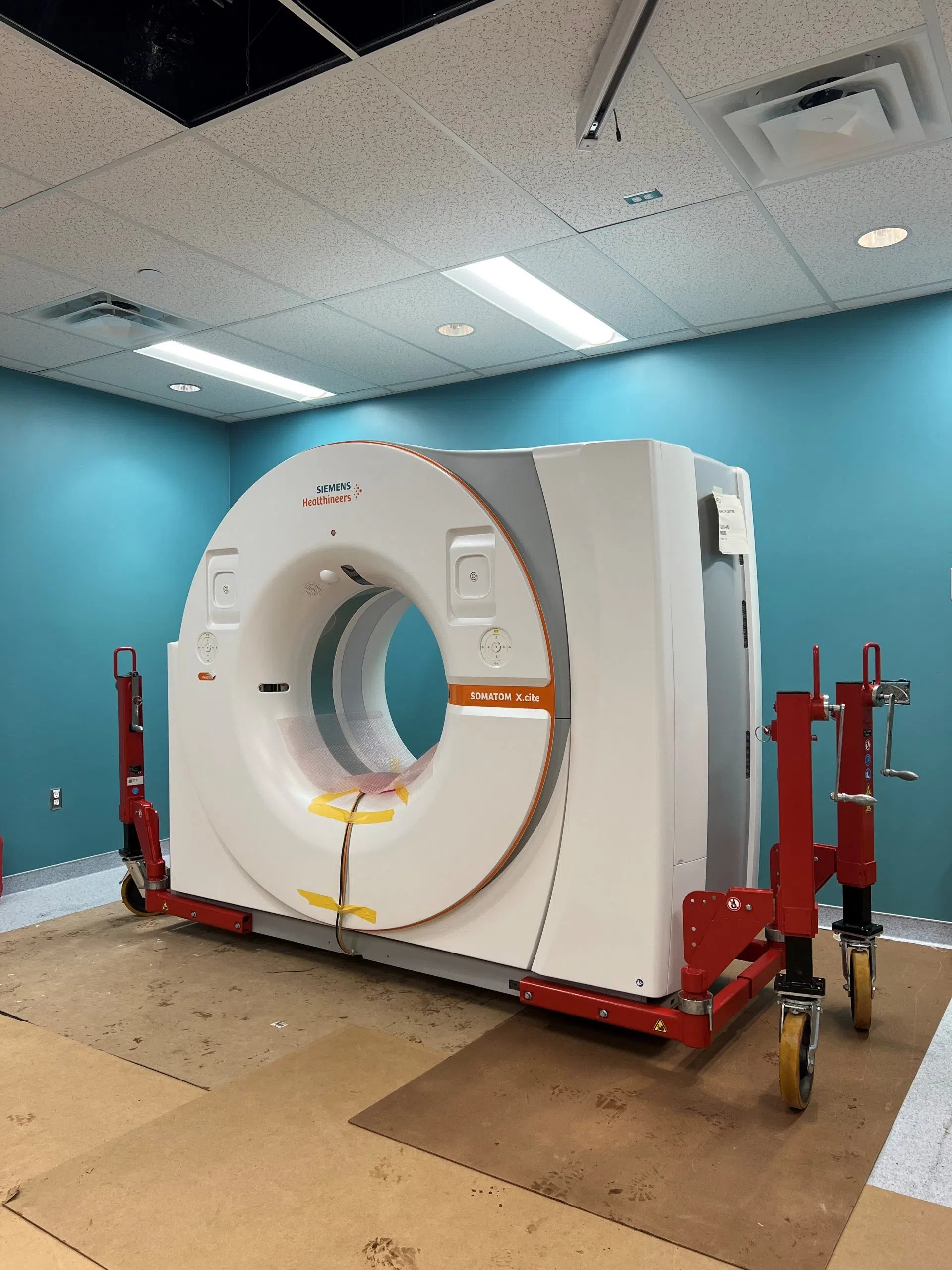 Kincardine Hospital Welcomes Arrival Of New CT Scanner | 97.9 the Bruce