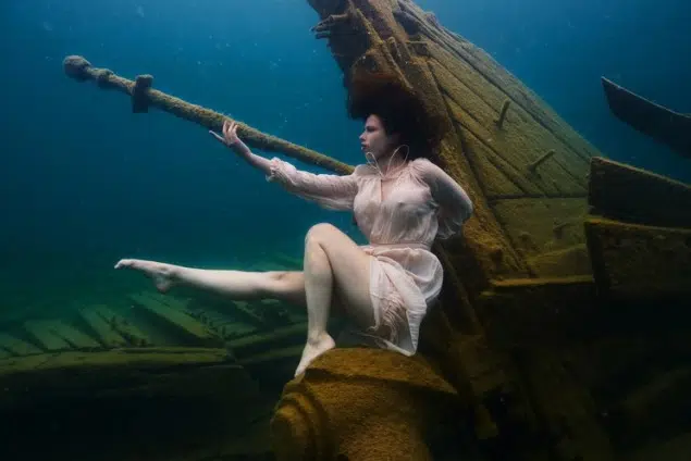 Photographer Earns World Record For Underwater Photo Shoot With The Wetmore | Country 93
