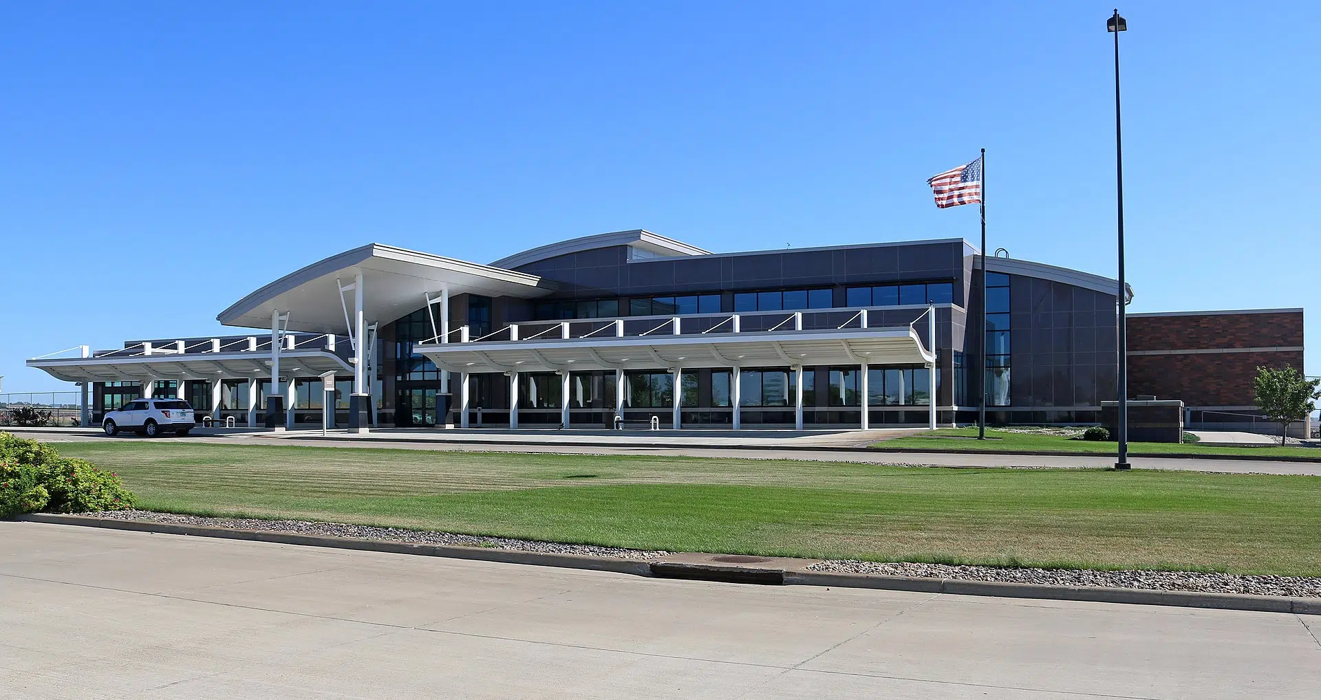 SkyWest leaving airports in Pierre, Watertown | KELO-AM