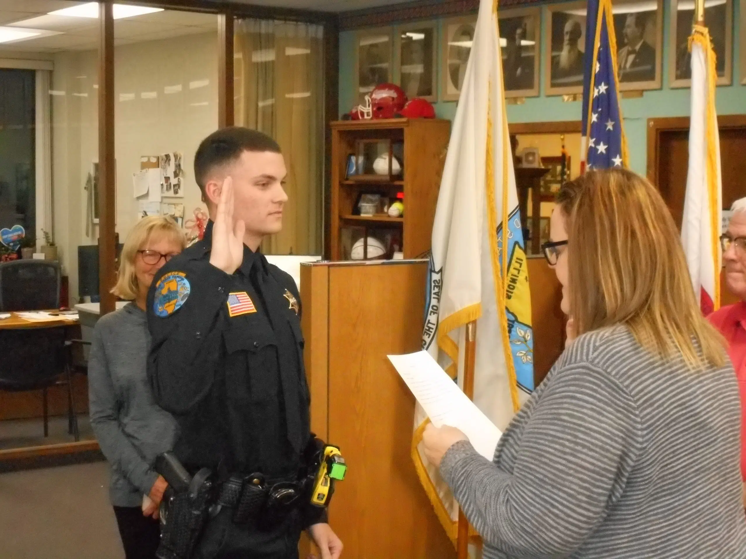 New Vandalia Police Officer Sworn in | Vandalia Radio