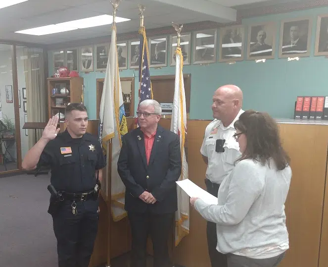 City of Vandalia swears in new Police Officer | Vandalia Radio