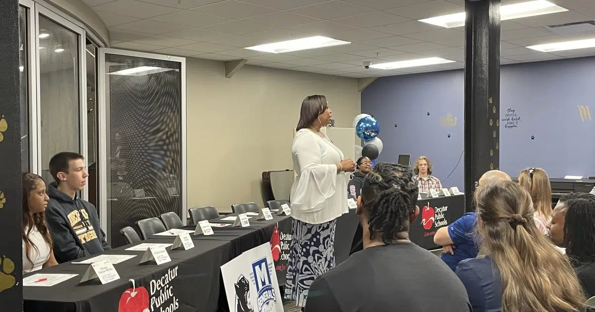 Decatur Public Schools host Career Signing Day for DPS 61 students | NowDecatur.com
