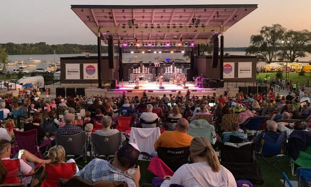 Devon Lakeshore Amphitheater | justaroamaway.com