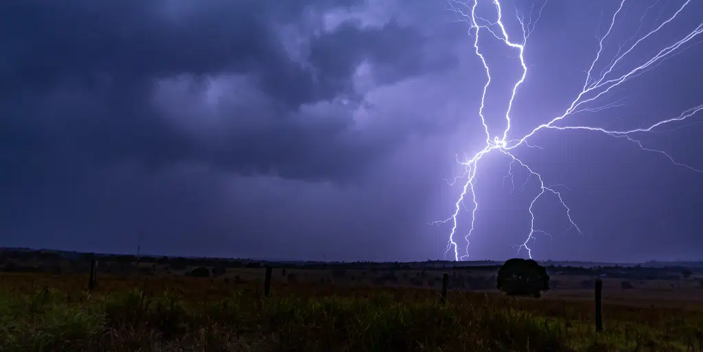 Some Fun, Fascinating Facts About Lightning | LITE 92.1 - Southern ...
