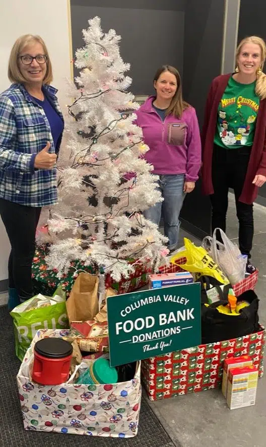 Over $4k raised for Columbia Valley Food Bank at Holly Jolly Market ...