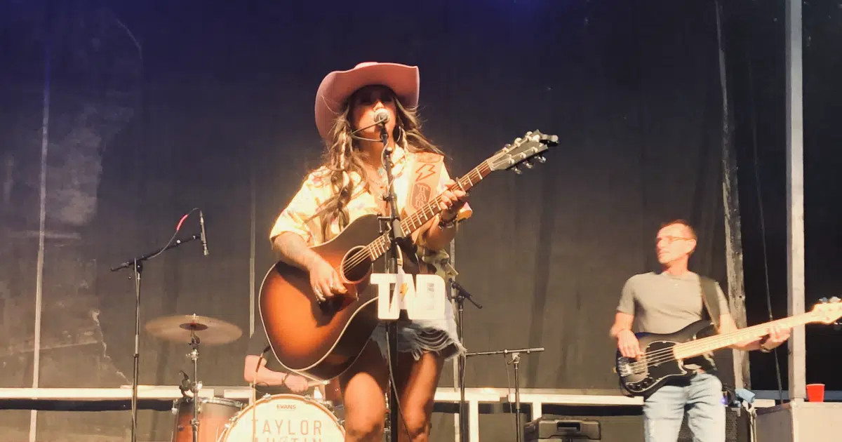 Taylor Austin Dye enjoys performing in rural communities | Glasgow News 1