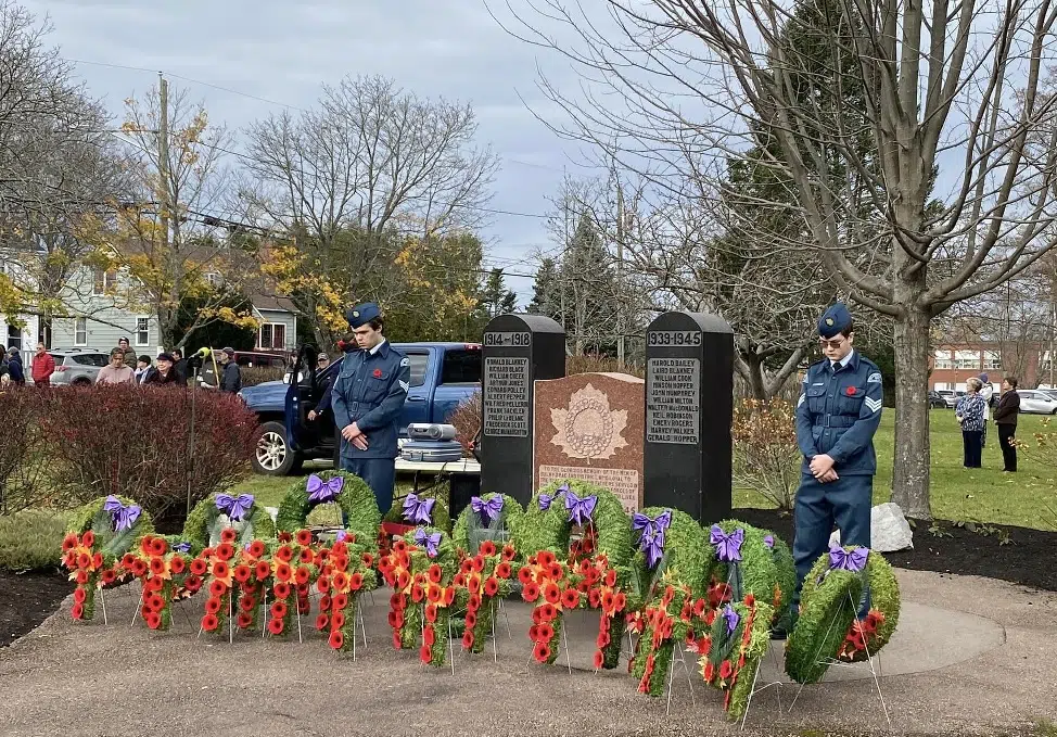 Hundreds Mark Remembrance Day In Sunny Brae | 91.9 The Bend