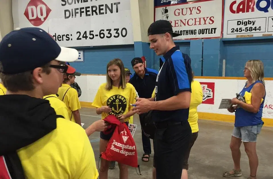 Yarmouth’s Graves signs with Penguins | 101.5 The Hawk