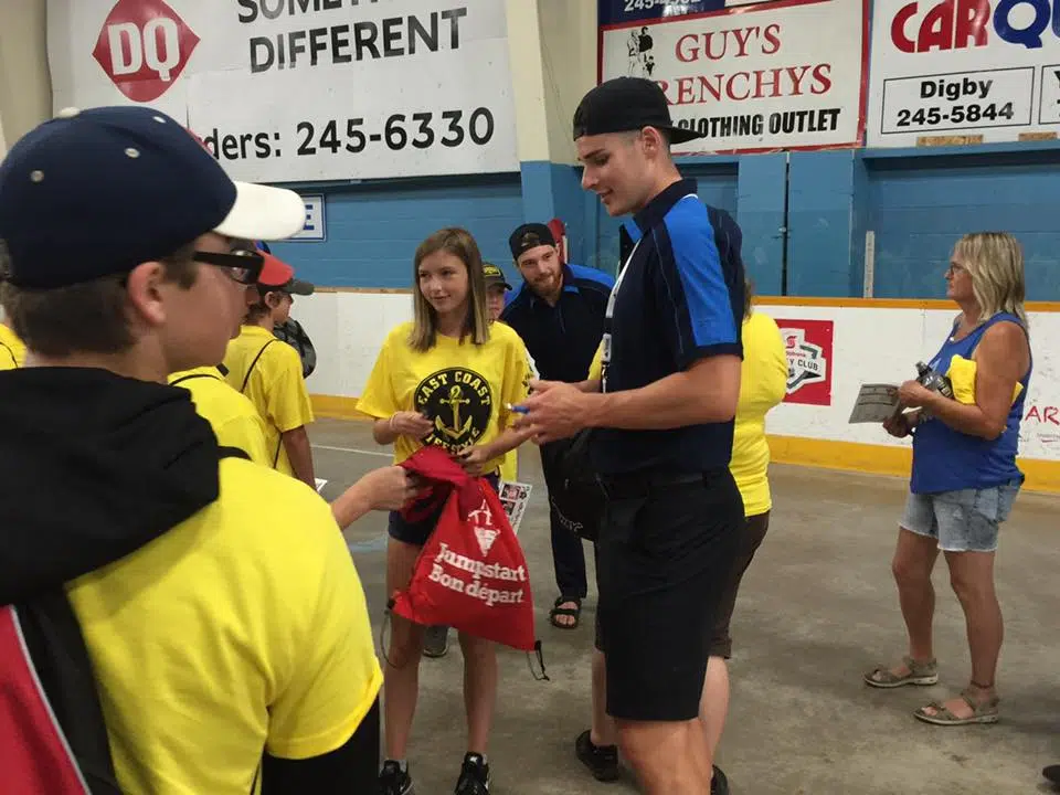 Yarmouth’s Graves signs with Penguins | 101.5 The Hawk