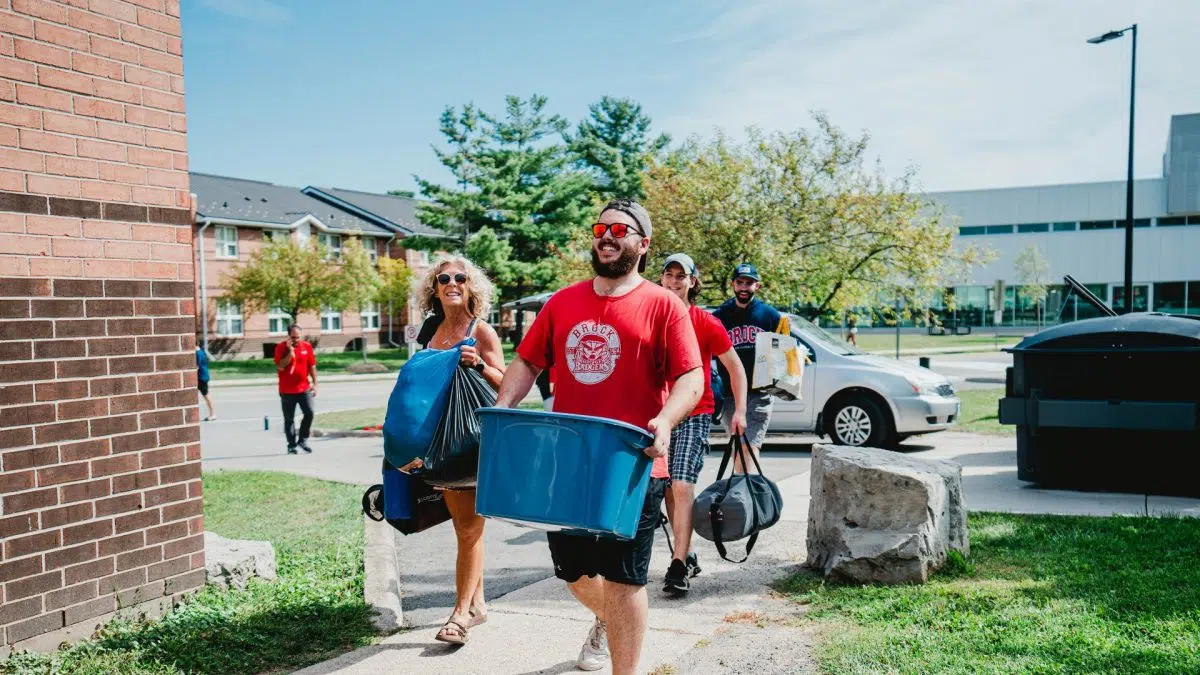 Move in weekend at Brock | COUNTRY 89