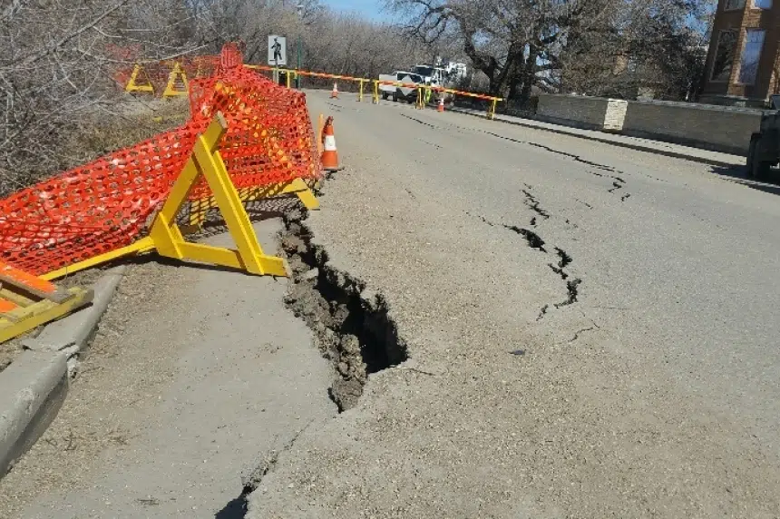 Slumping riverbank worsens as Saskatoon works on permanent fix | 980 CJME