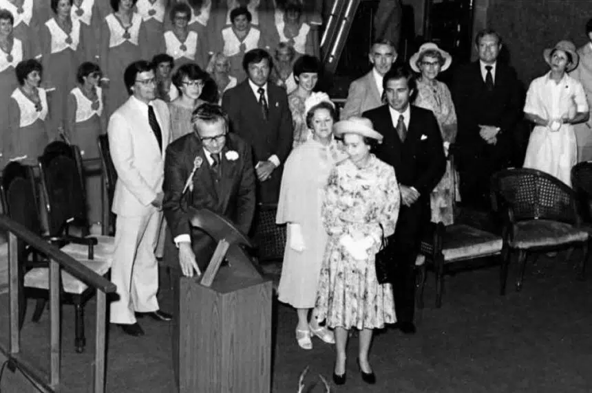 Former premiers Romanow, Wall remember Queen Elizabeth II | 650 CKOM