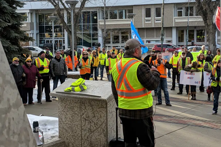 ‘Yellow vest’ protesters return to Saskatoon City Hall | 650 CKOM