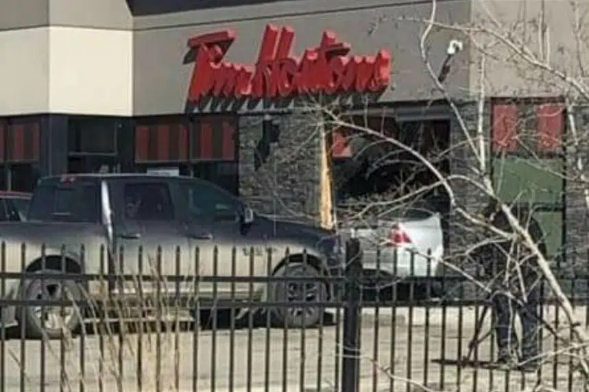 Car collides with Clarence Avenue coffee shop | 650 CKOM