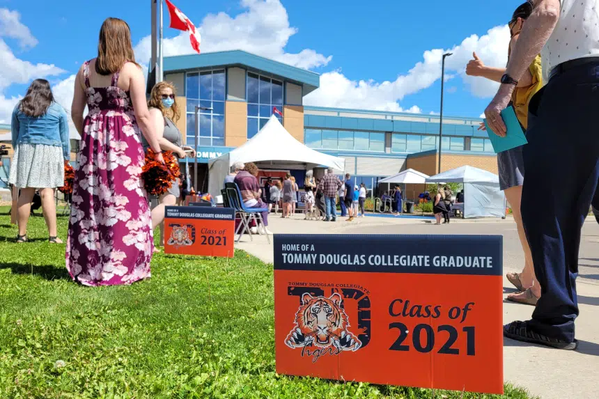 Graduating class of 2021 waves goodbye to pandemic learning | 650 CKOM