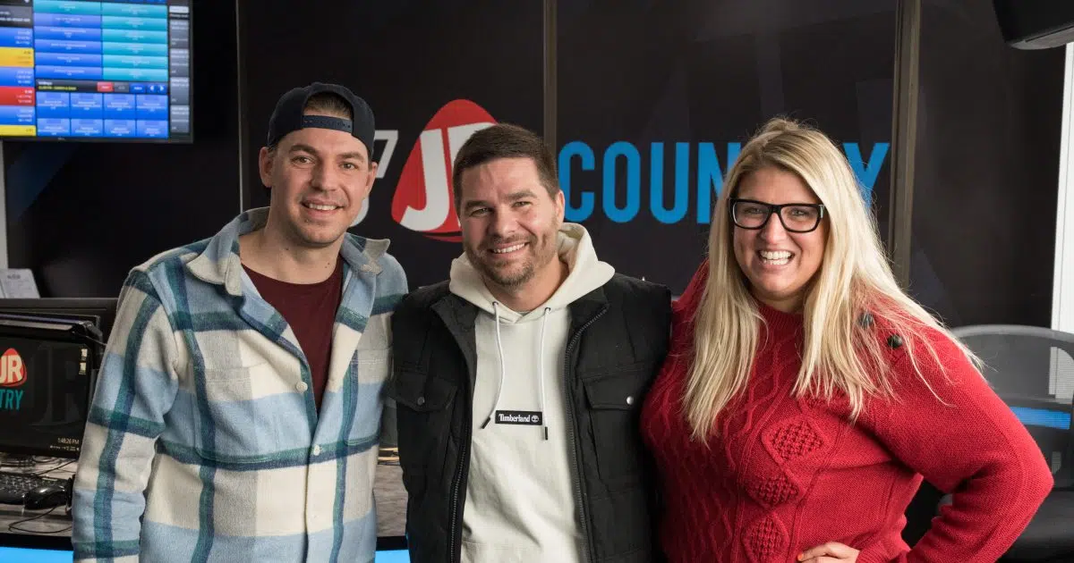 Steven Lee Olsen – “Outta Yours” In-Studio Acoustic Performance | 93.7 ...